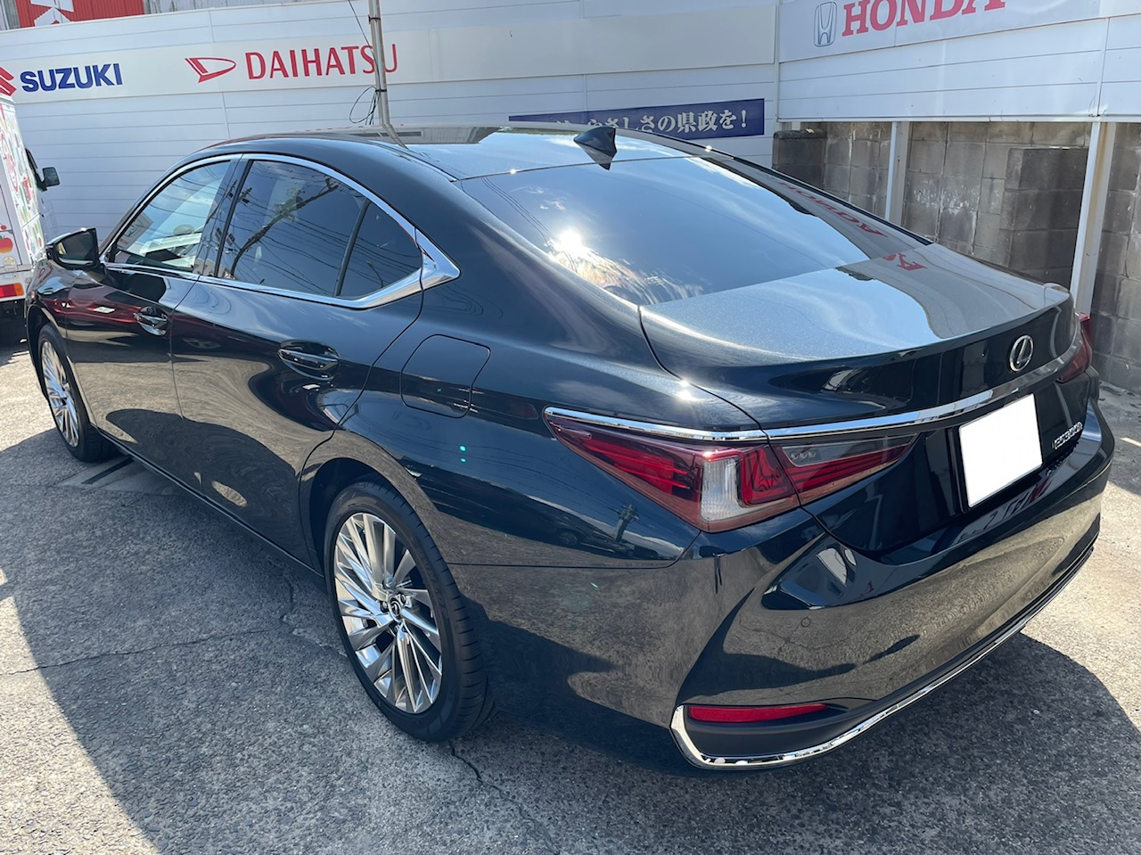 中古車販売：レクサス ES300h version L